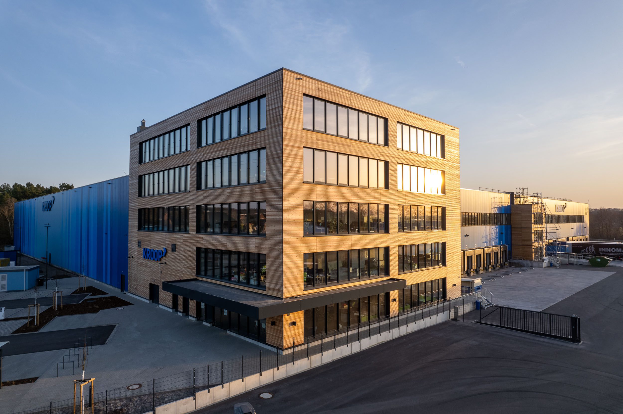 Akustikleuchte mit circadianem LED-Tageslicht | interpanel GmbH